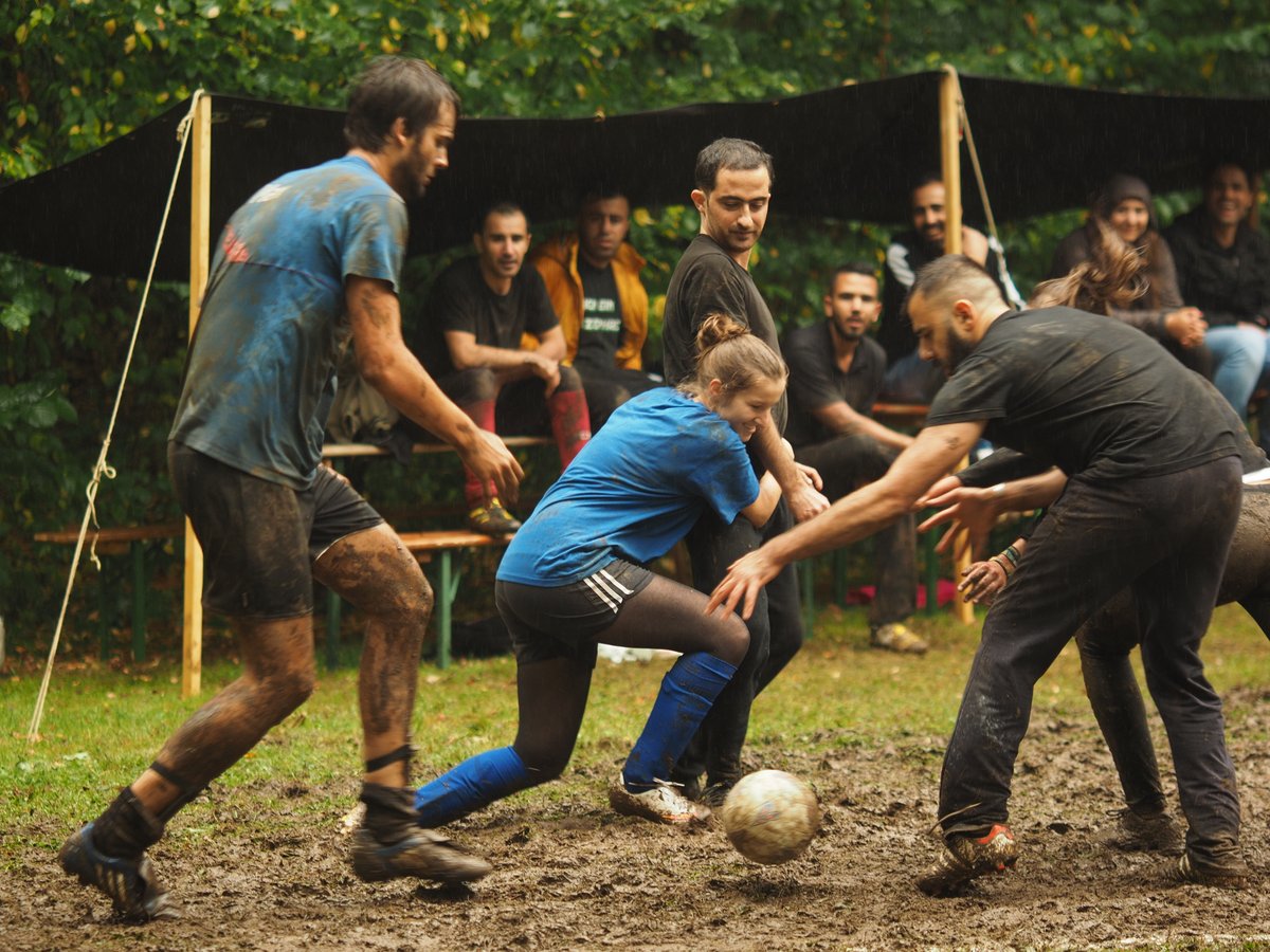 Wet-T-Shirt-Party in Woffenbach: It’s Raffball-Time – pen-and-tell